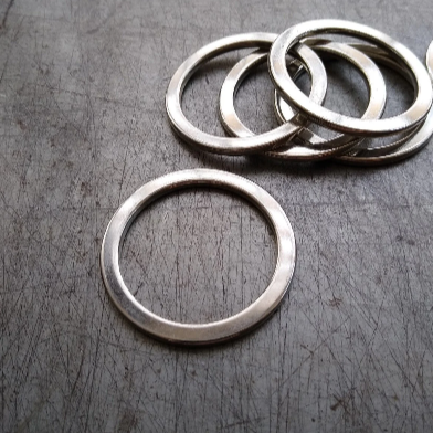 Flat O Ring / 1 1/2 Inch / Nickel– Charlotte's Webbing